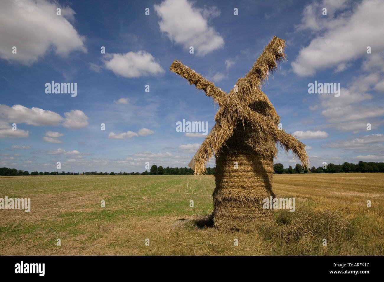 Straw sculpture sculptures hi-res stock photography and images - Alamy