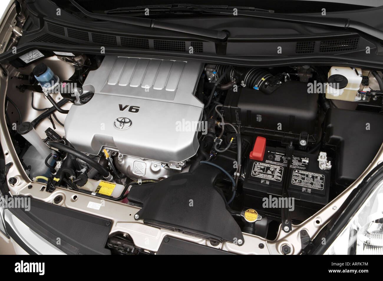 2007 Toyota Sienna Limited in Beige - Engine Stock Photo - Alamy