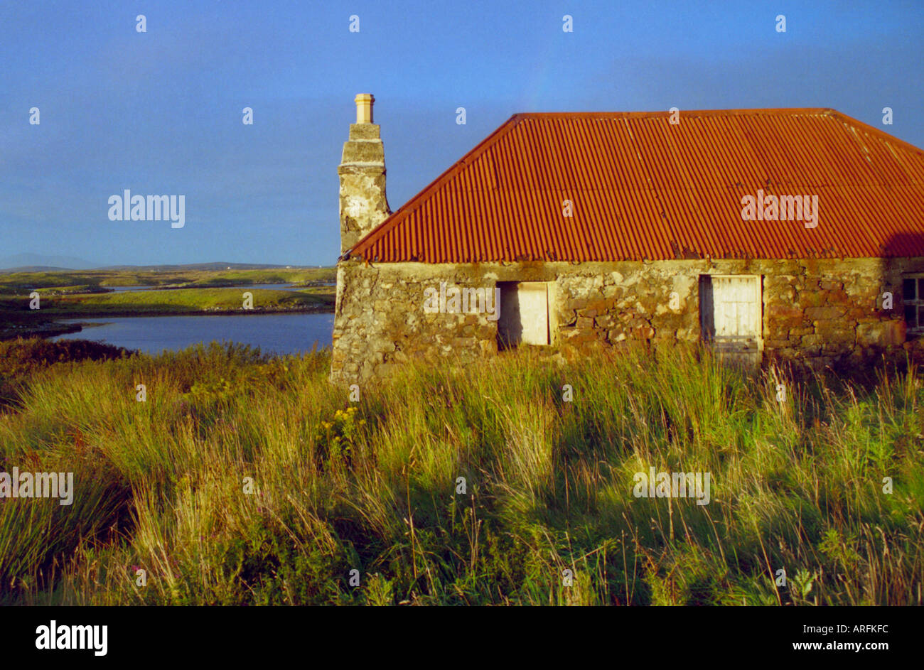 Traditional cottage red tin roof hi-res stock photography and images ...