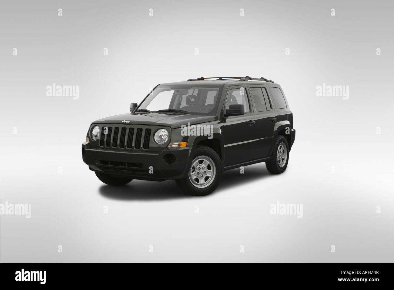 2007 Jeep Patriot Sport in Green - Front angle view Stock Photo - Alamy