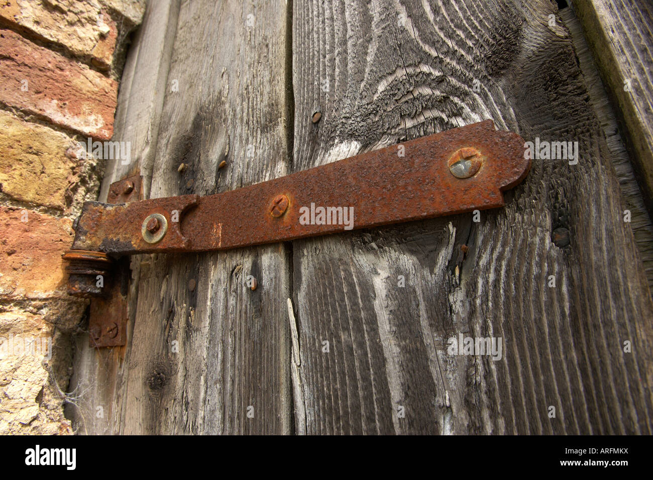 A rusty hinge Stock Photo - Alamy
