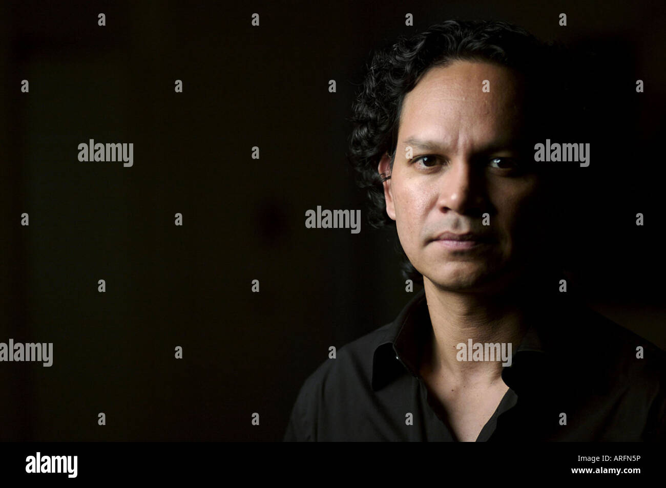 Parpados azules hi-res stock photography and images - Alamy