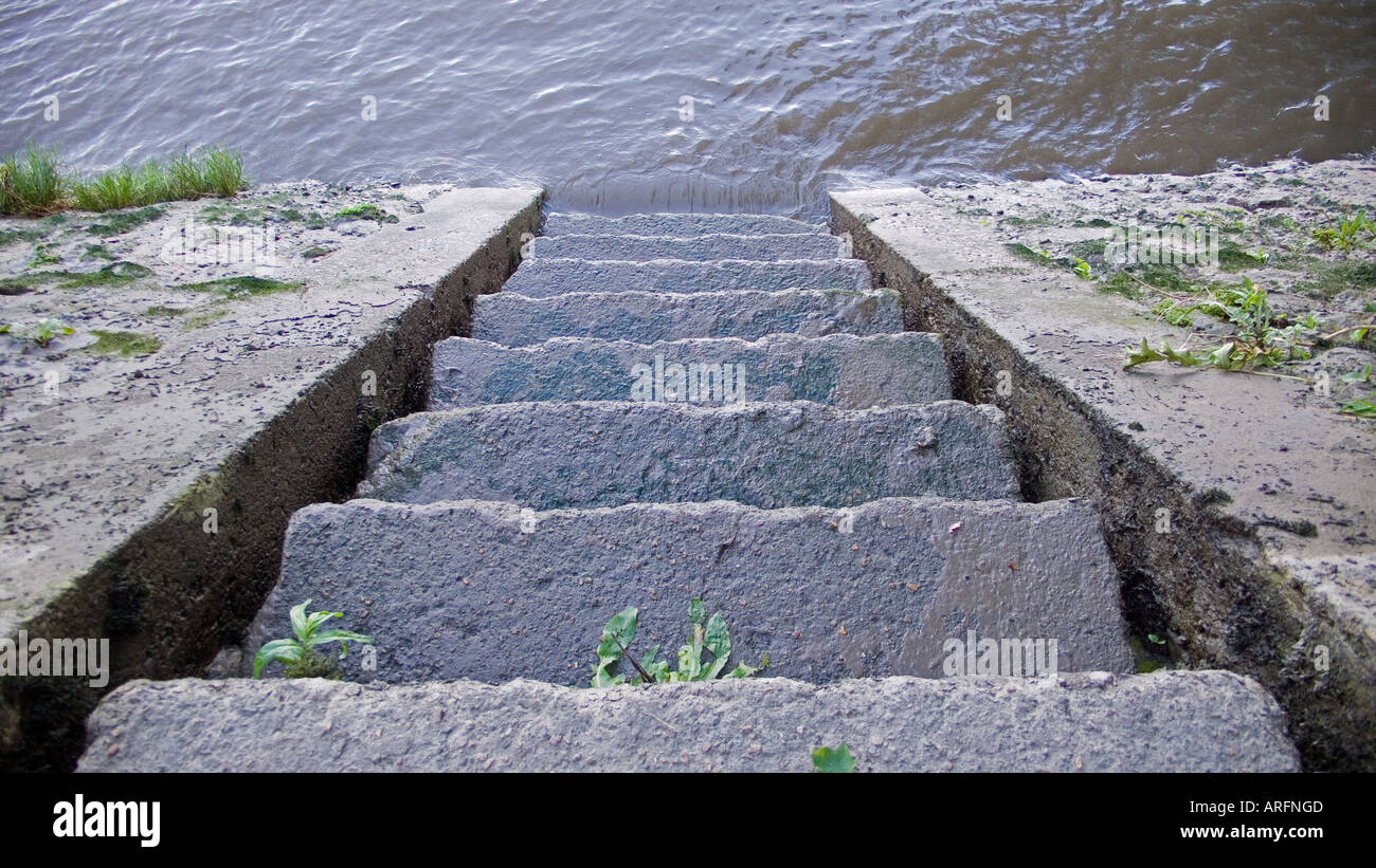 Steps into thames river hi-res stock photography and images - Alamy