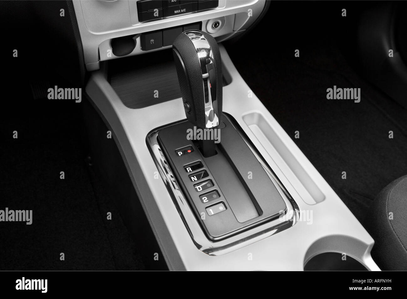 2008 Mercury Mariner in White - Gear shifter/center console Stock Photo ...