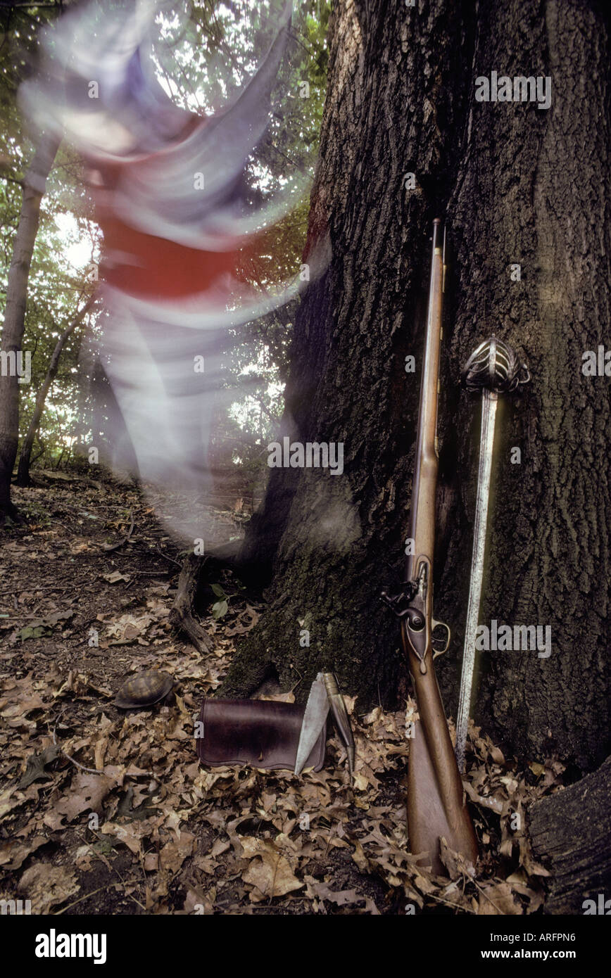 revolutionary war drum flag rifle musket sword Stock Photo - Alamy