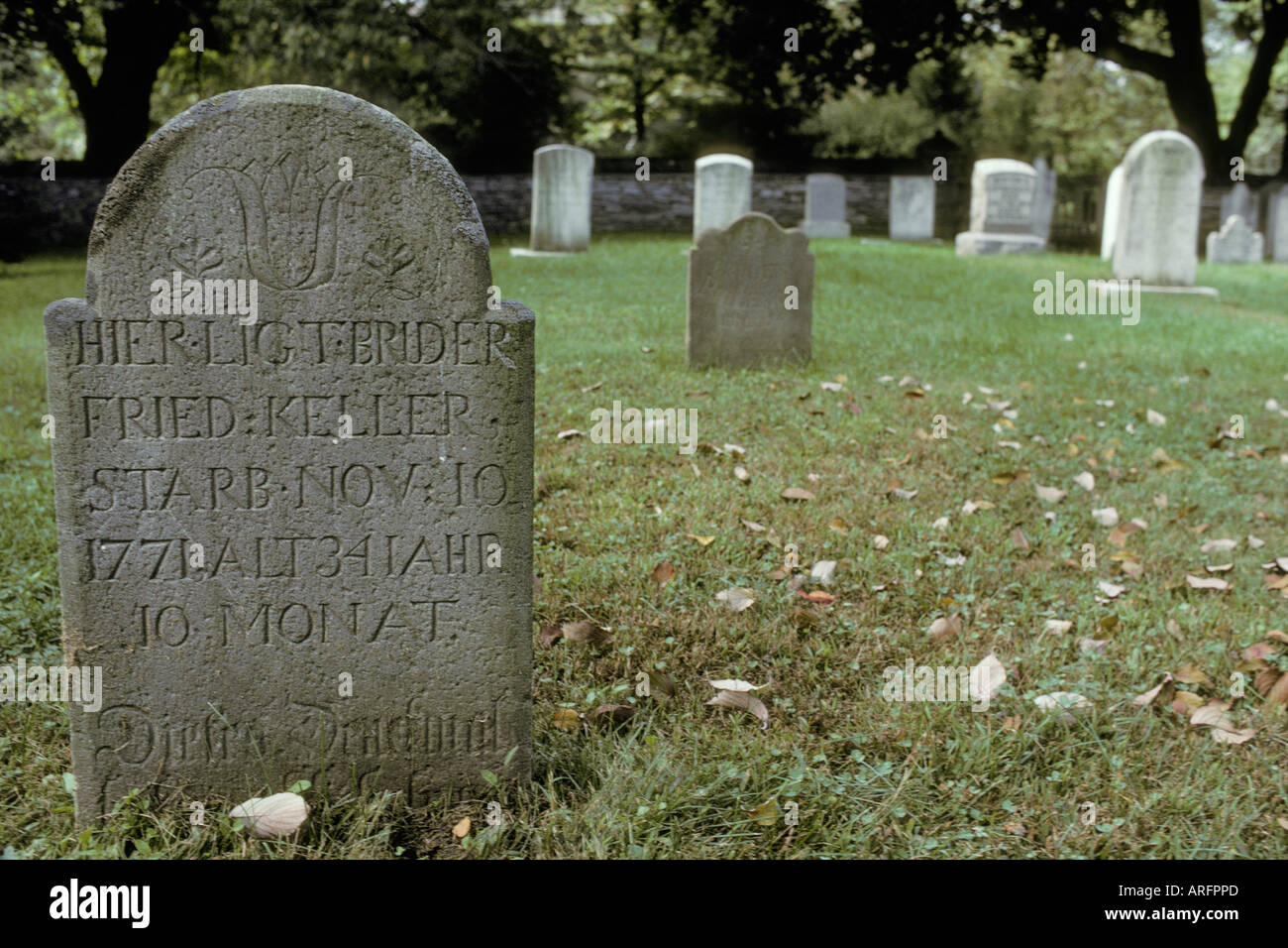 Quaker graveyard hi-res stock photography and images - Alamy