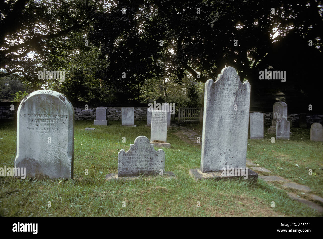 Quaker cemetery hi-res stock photography and images - Alamy