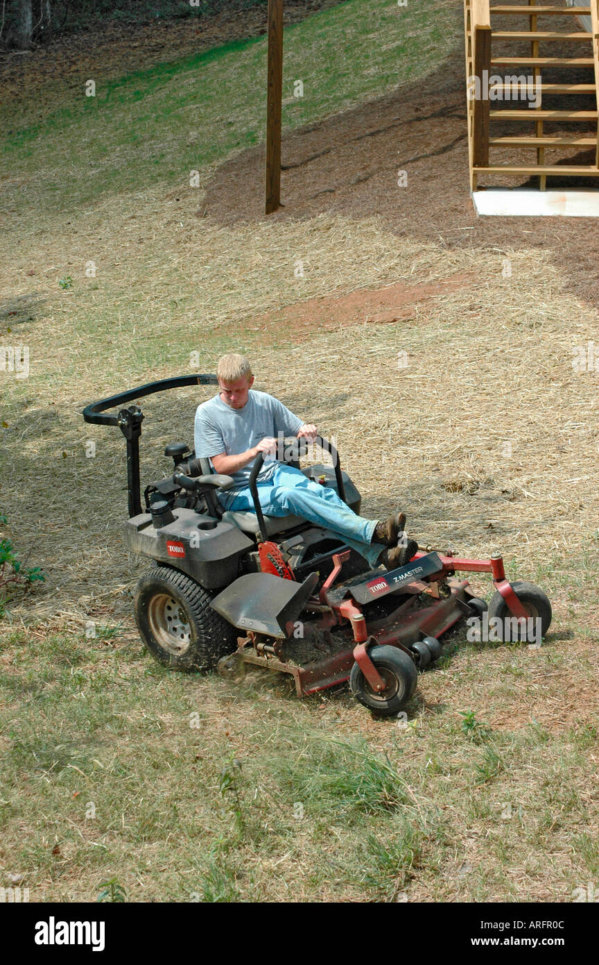 Mowing a lawn america hi-res stock photography and images - Alamy