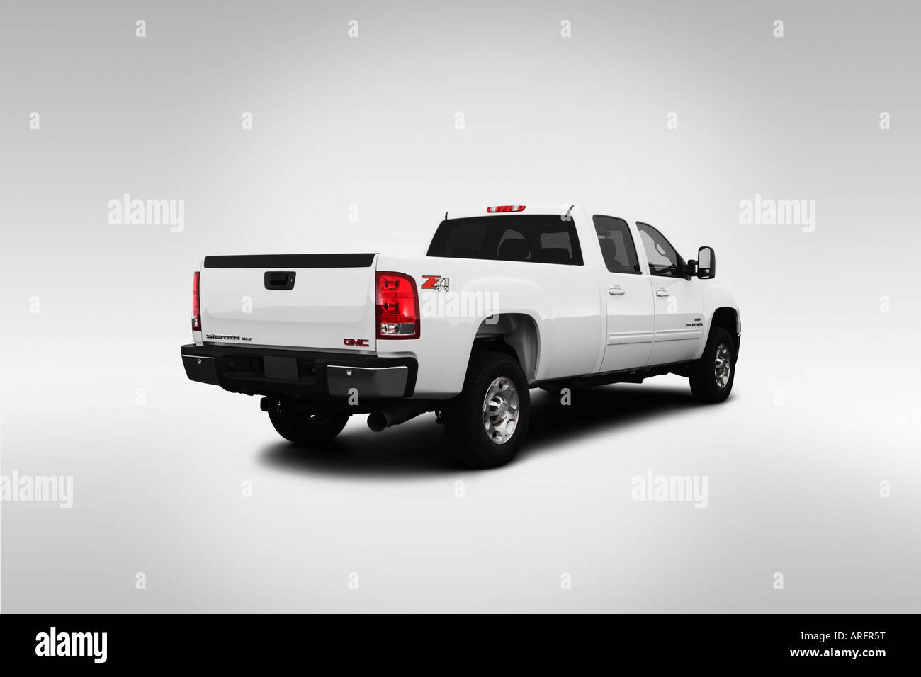 2007 GMC Sierra 2500 SLT in White - Rear angle view Stock Photo - Alamy