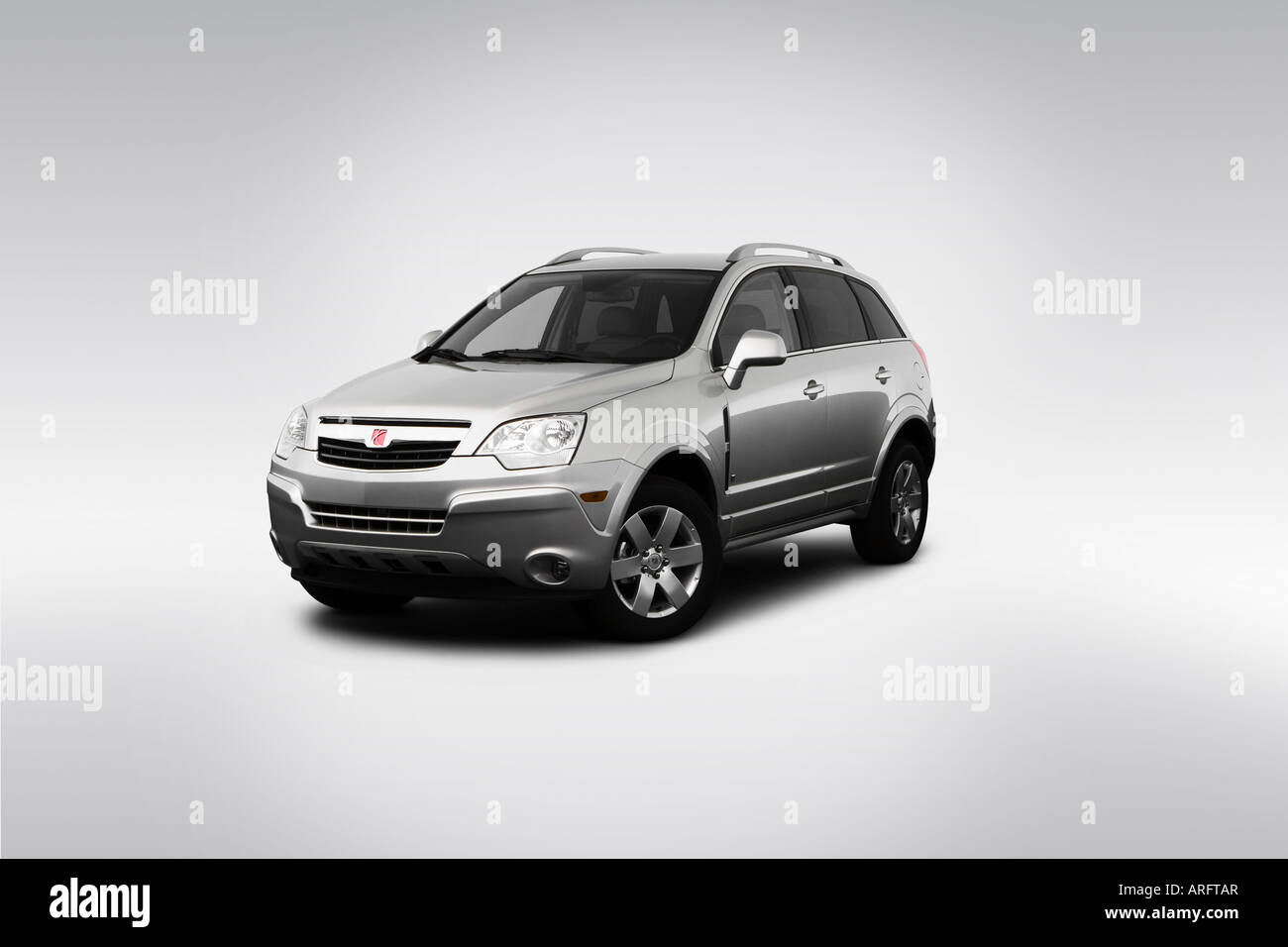 2008 Saturn VUE XR in Silver - Front angle view Stock Photo - Alamy