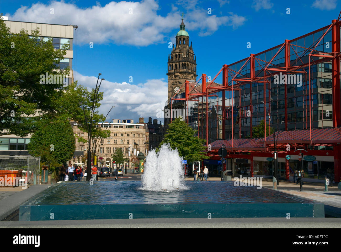 "Barkers Pool" fountain and Town Hall in Sheffield "South Yorkshire ...