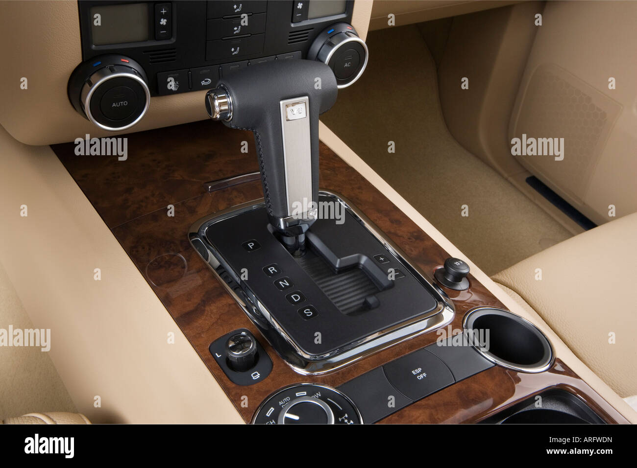 2008 volkswagen touareg v8 in hi-res stock photography and images - Alamy