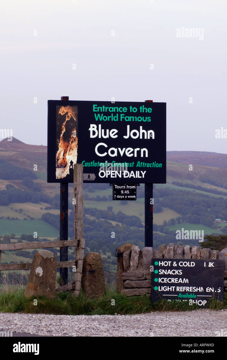 Sign to the" Blue john "Cavern a tourist attraction at Castleton in ...