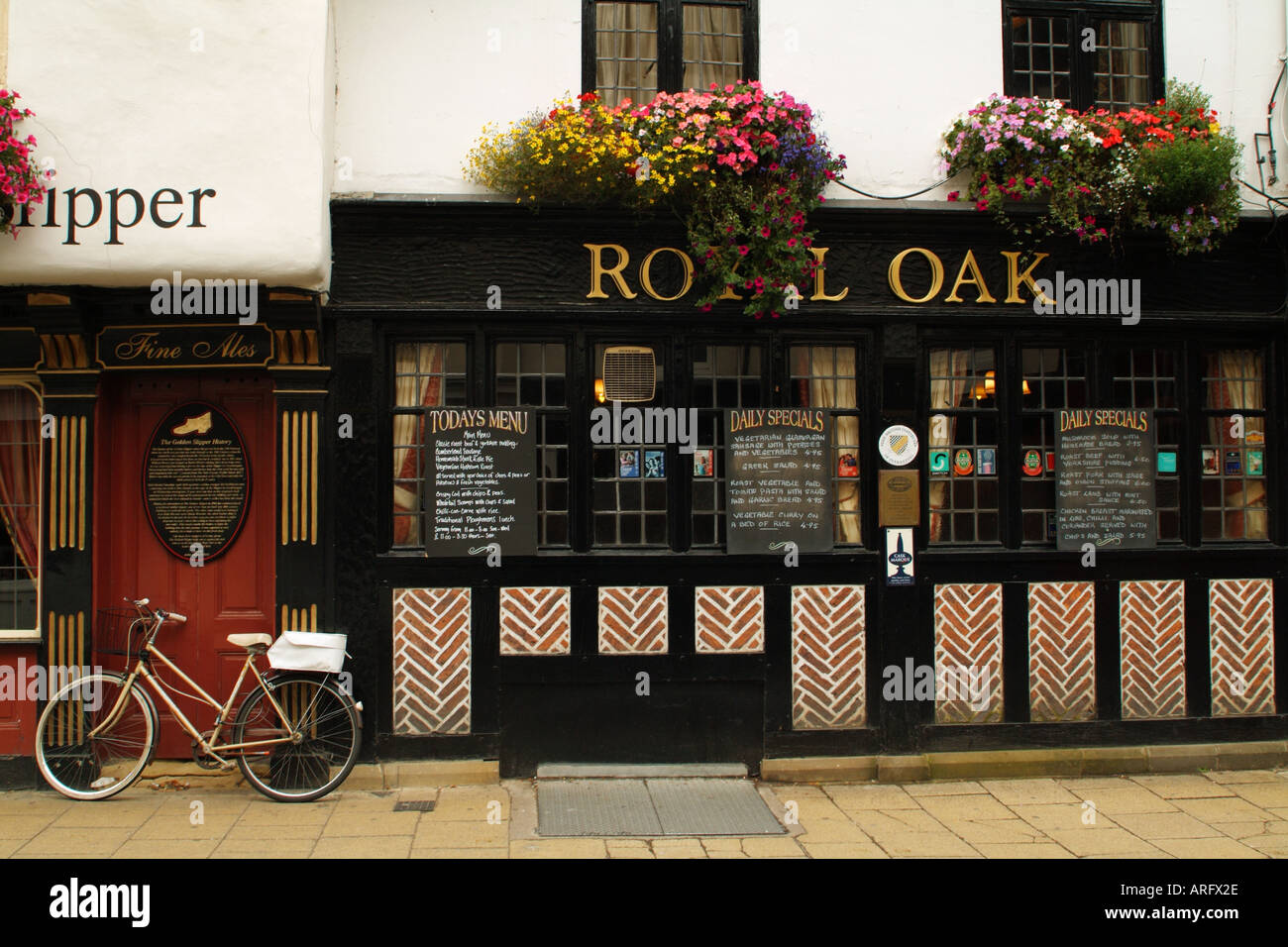 The Royal Oak Tavern Pub Bar Inn Bar High Resolution Stock Photography ...