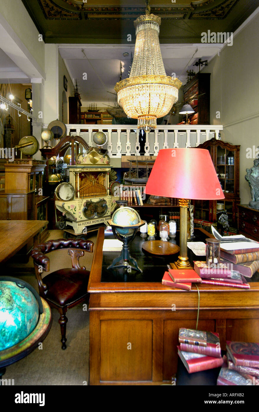 Antique shops nieuwe spiegelstraat amsterdam hi-res stock photography and images - Alamy