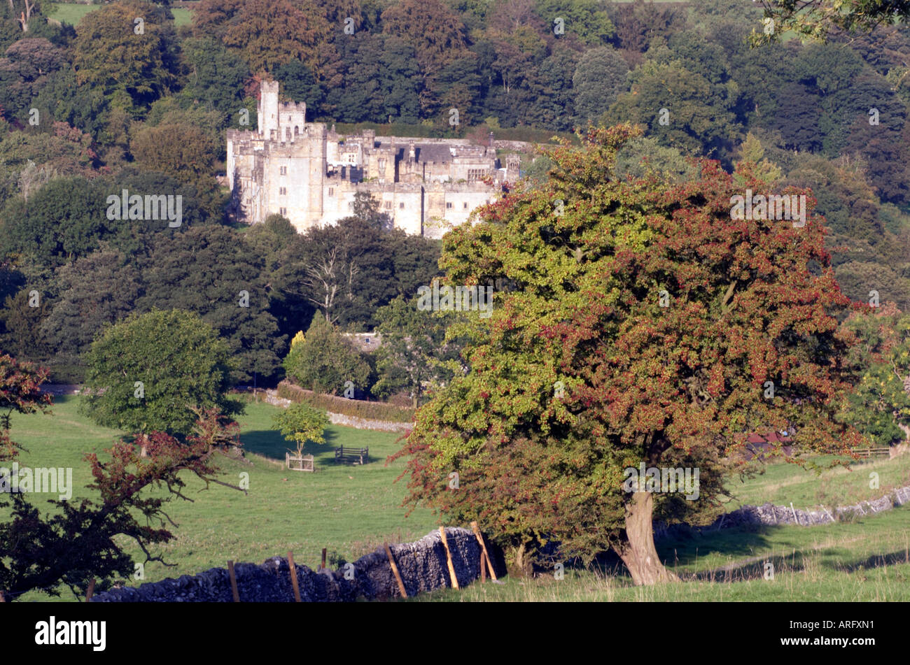 Medieval fortified manor house hi-res stock photography and images - Alamy