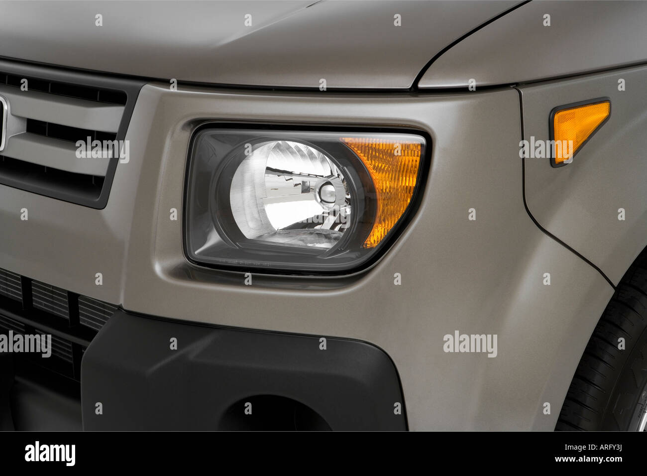 2008 Honda Element EX in Gray - Headlight Stock Photo - Alamy