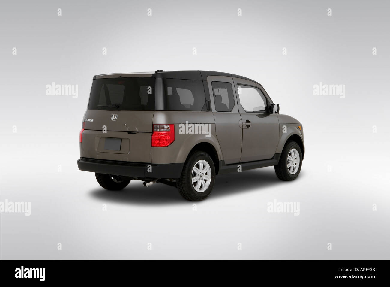 2008 Honda Element EX in Gray - Rear angle view Stock Photo - Alamy