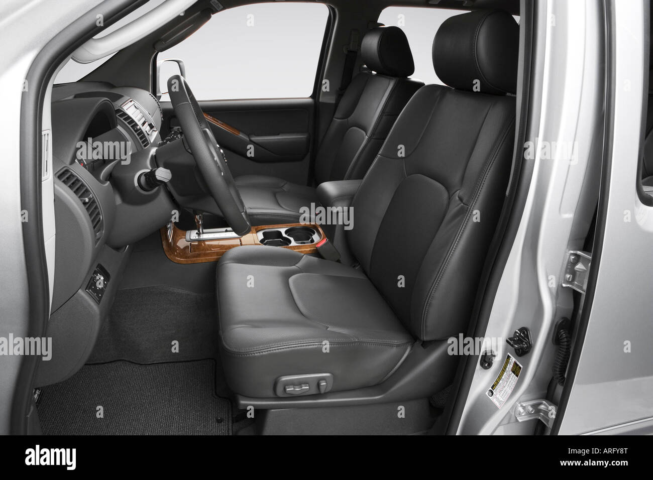 2007 nissan pathfinder le in hi-res stock photography and images - Alamy