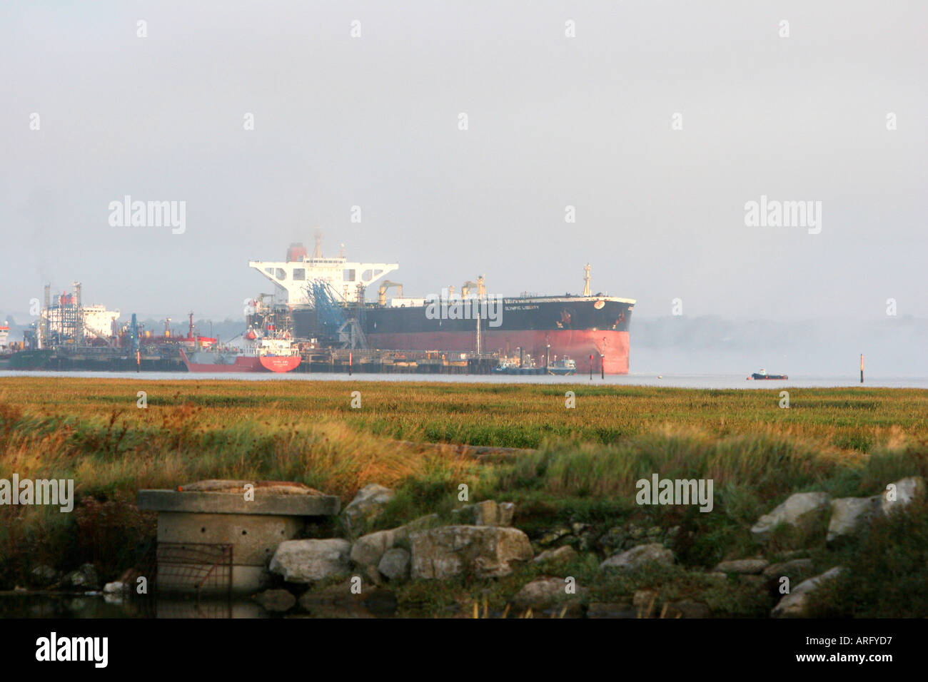 Empty crude tanker hi-res stock photography and images - Alamy