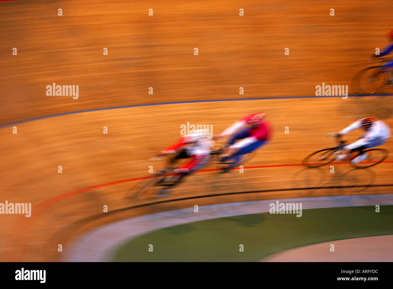 Wood velodrome race track bicycle hi-res stock photography and images ...