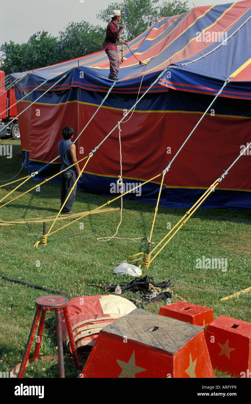 Kelly Miller Circus USA America American roustabout adjusting big top ...