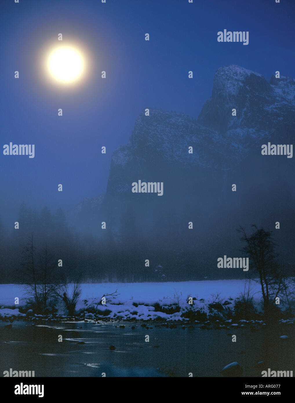 Moonrise over cathedral rocks hi-res stock photography and images - Alamy