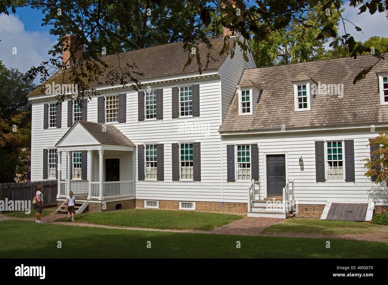 Restored home in Colonial Williamsburg Stock Photo - Alamy
