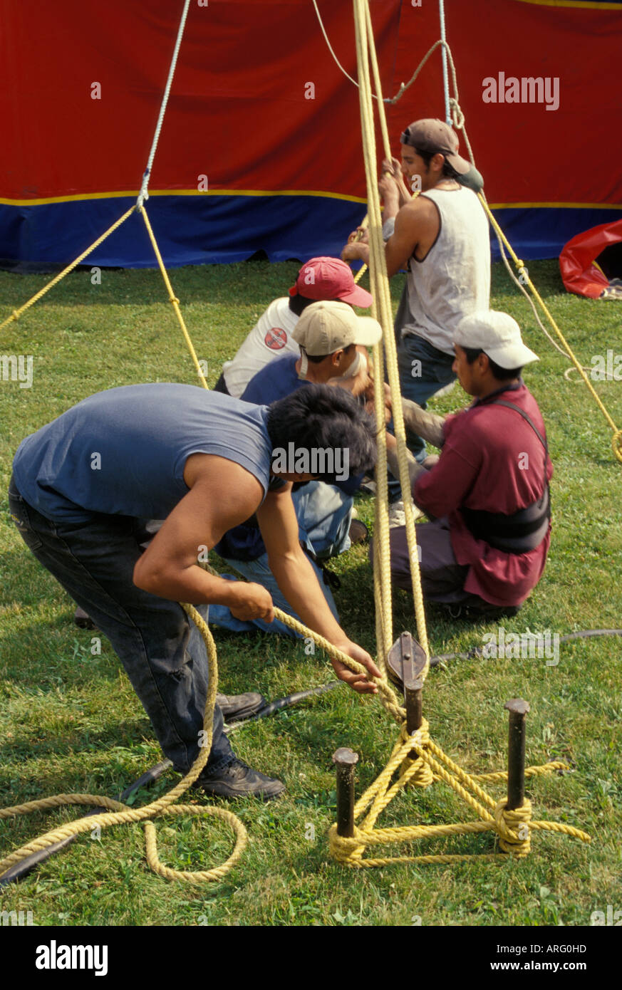 Kelly Miller Circus USA America American roustabouts adjust rope ...