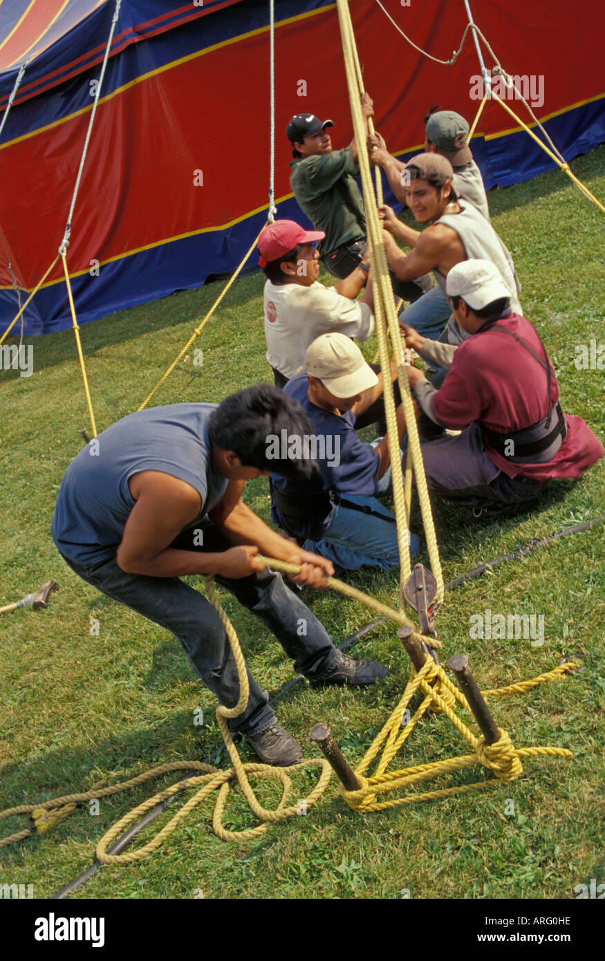 Kelly Miller Circus USA America American roustabouts adjust rope ...