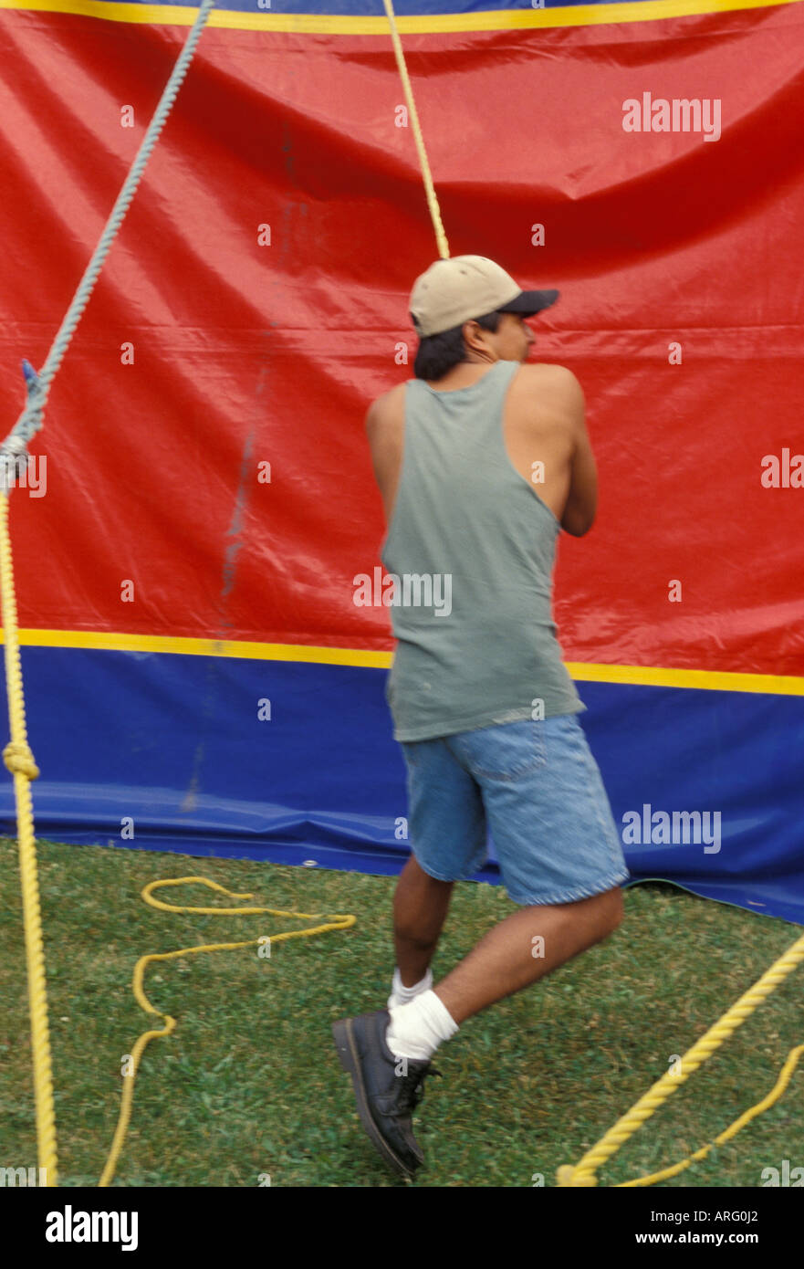 Kelly Miller Circus USA America American roustabouts adjust rope ...