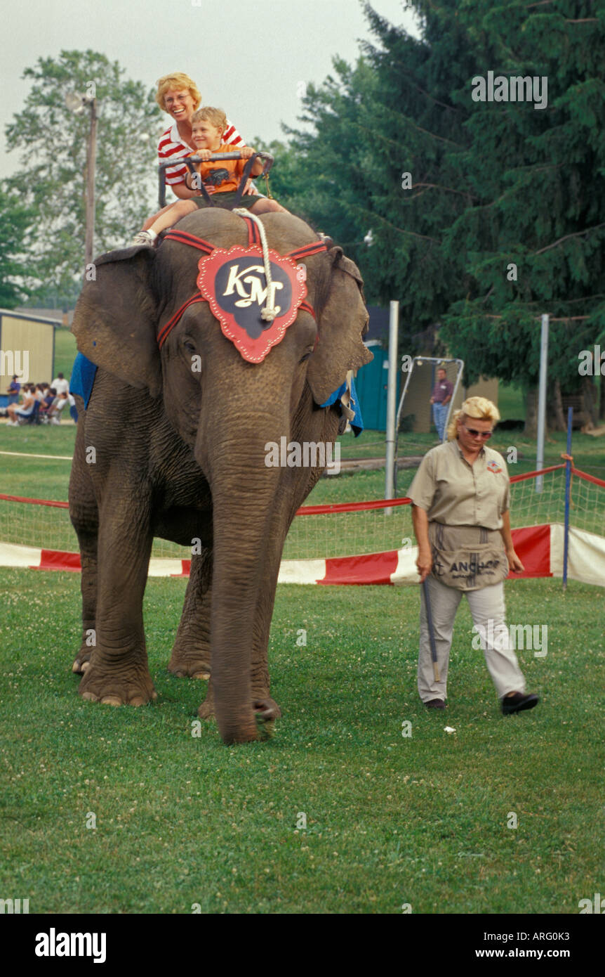 Kelly Miller Circus USA America American handler elephant Stock Photo ...