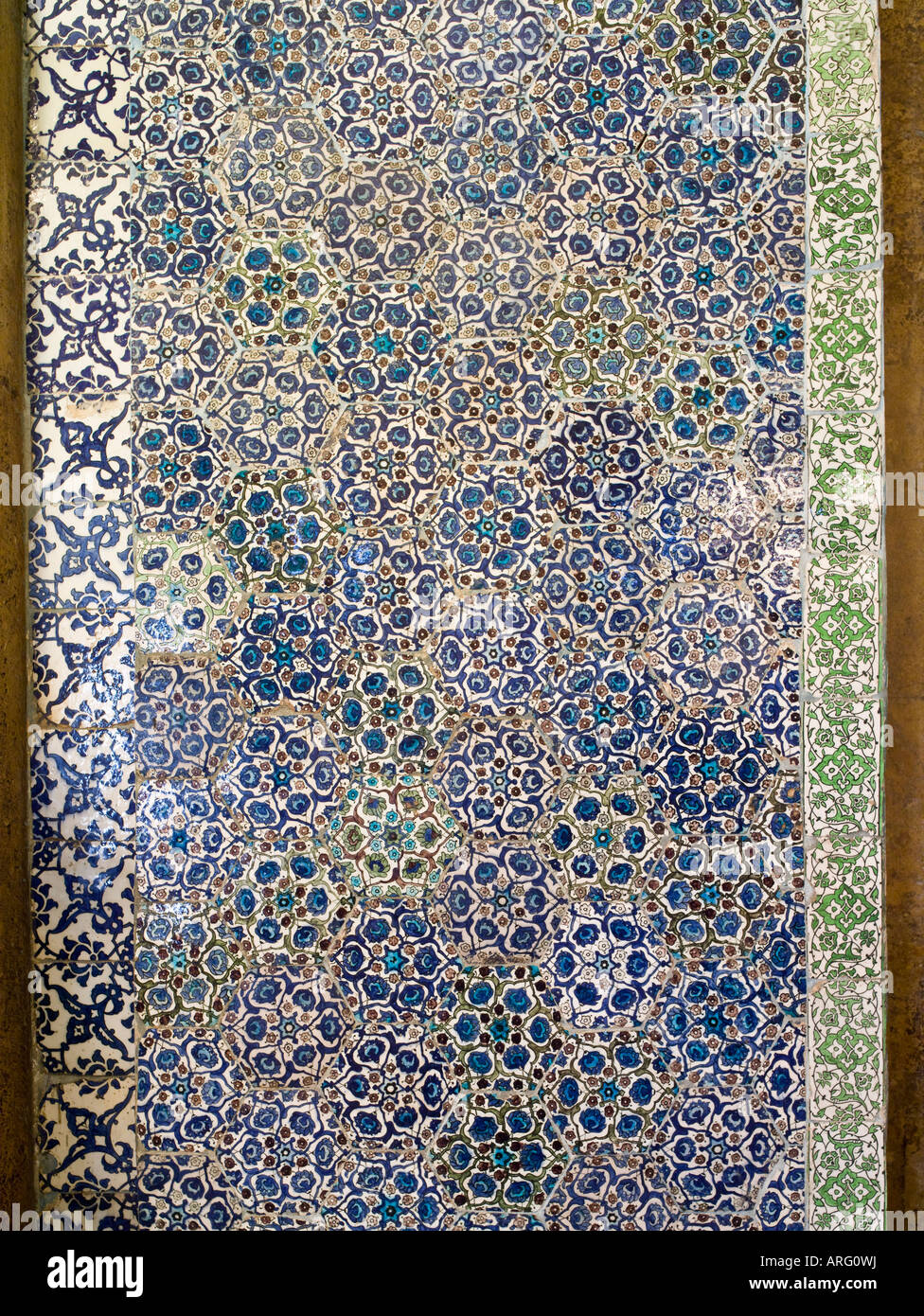 Syrian tiles hi-res stock photography and images - Alamy