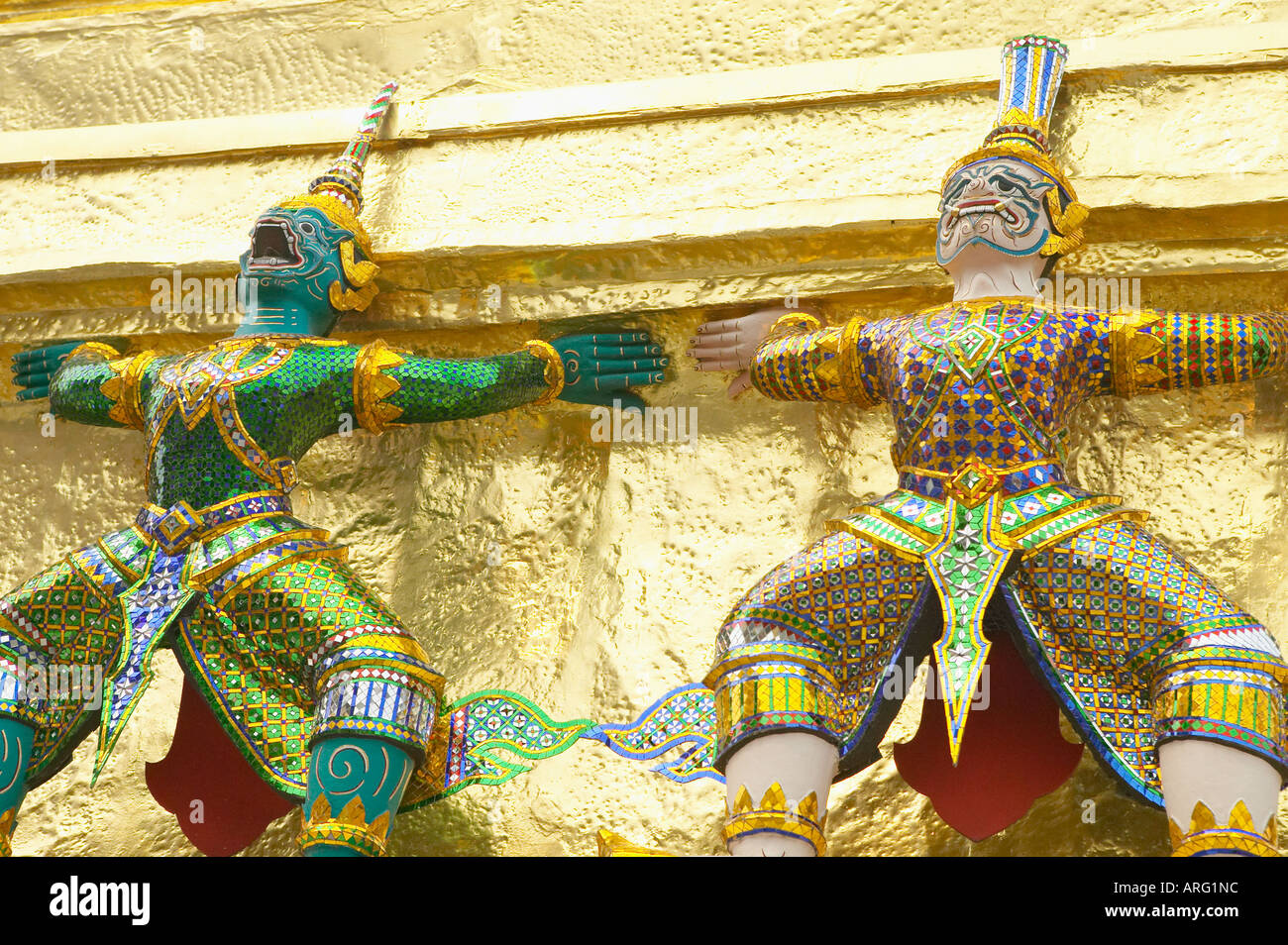 Statues at Wat Po in Bangkok Stock Photo - Alamy