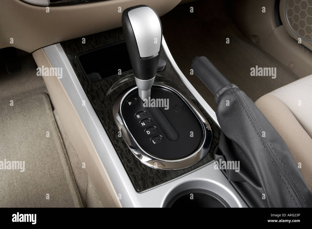 2007 Mercury Mariner Hybrid in Gray - Gear shifter/center console Stock ...
