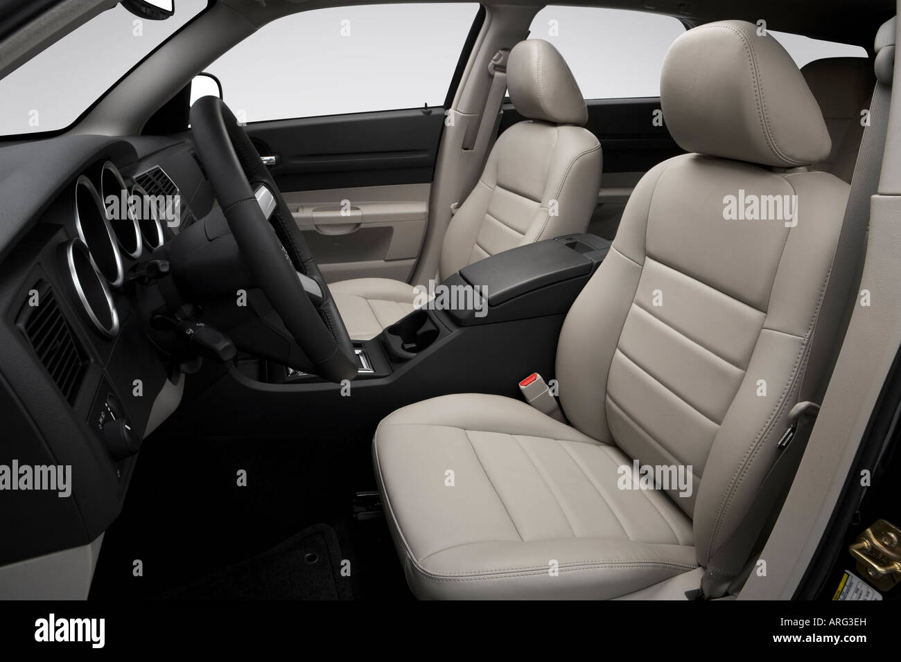 2007 Dodge Magnum SXT in Black - Front seats Stock Photo - Alamy