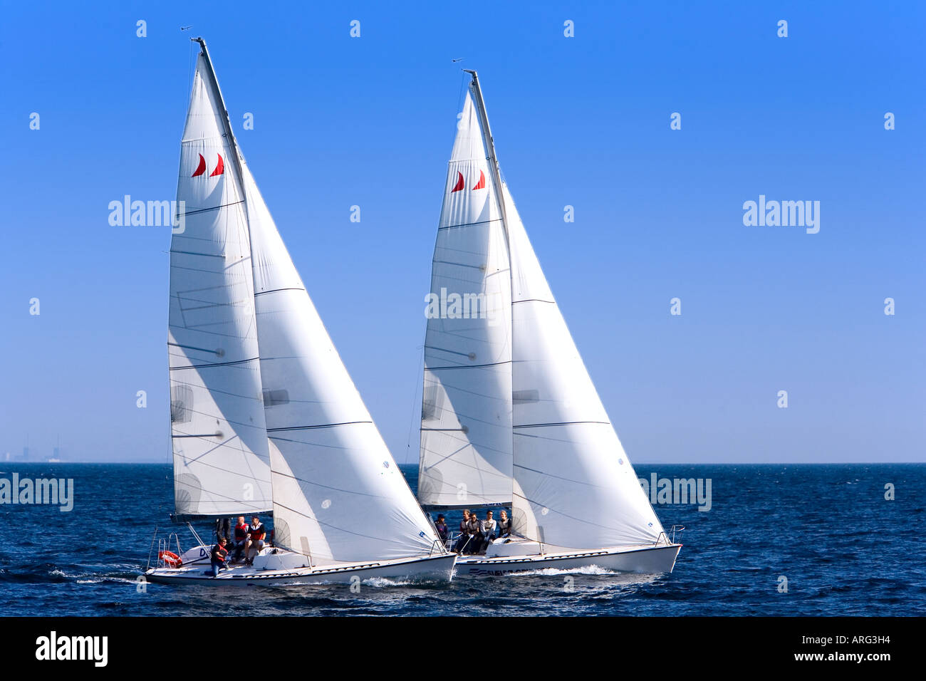 Racing yachts hi-res stock photography and images - Alamy