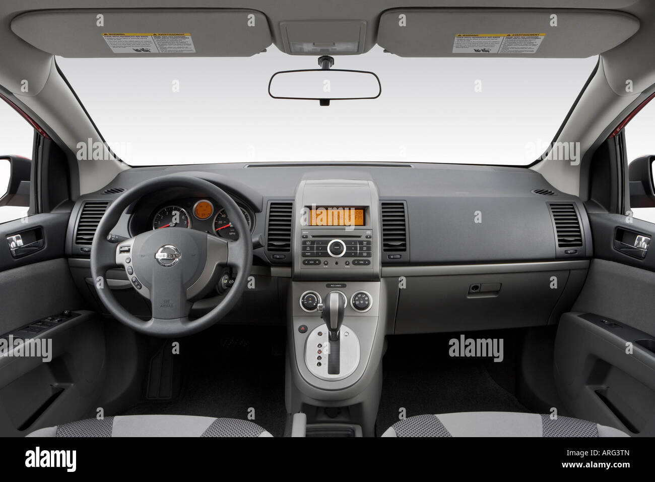 2007 Nissan Sentra 2.0 S in Orange - Dashboard, center console, gear ...