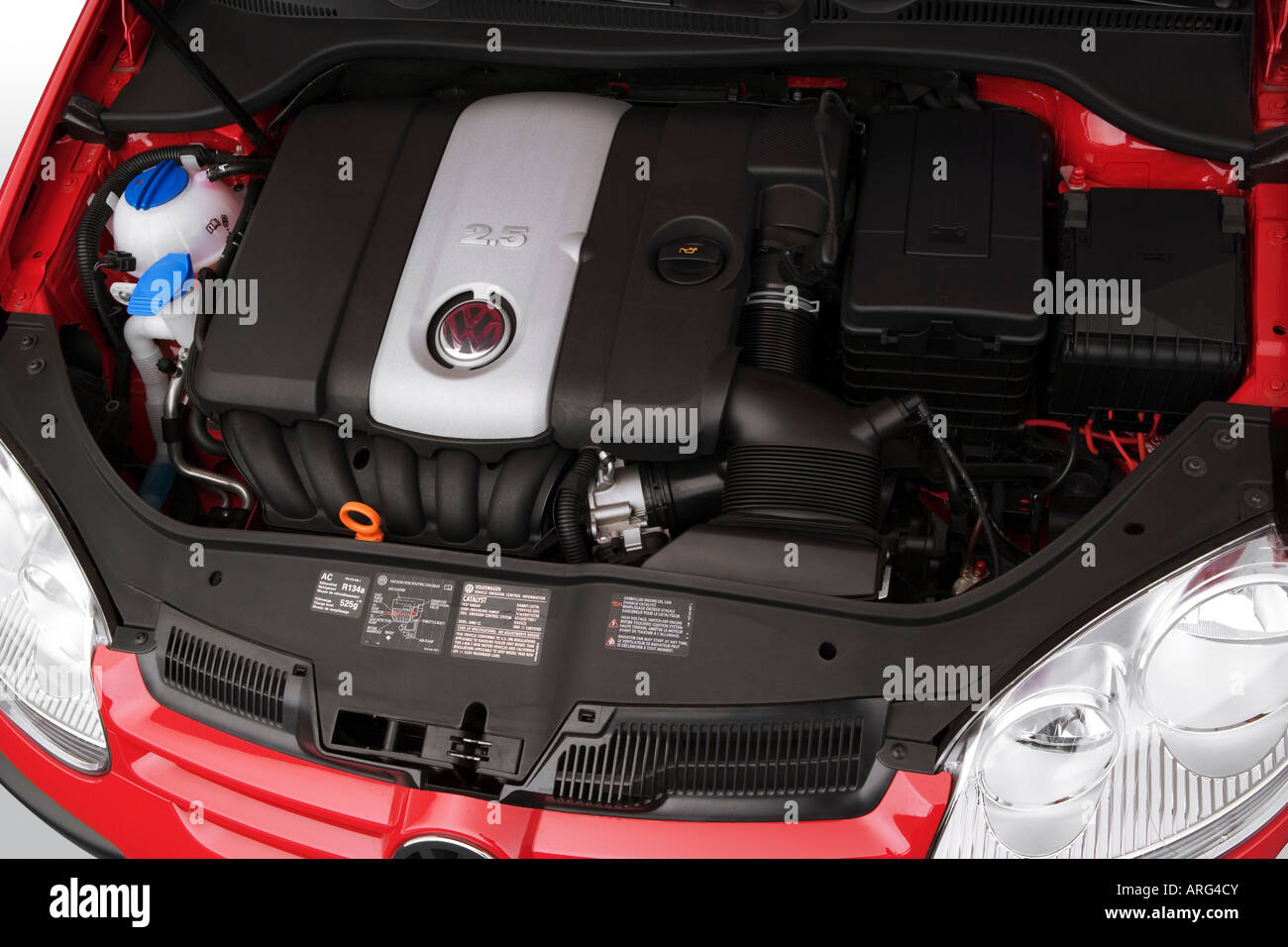 2007 Volkswagen Rabbit 2.5 in Red - Engine Stock Photo - Alamy