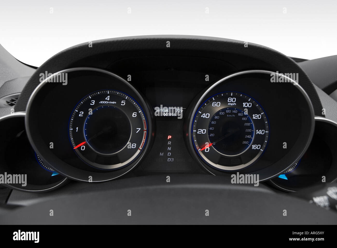 2007 Acura MDX in Silver - Speedometer/tachometer Stock Photo - Alamy