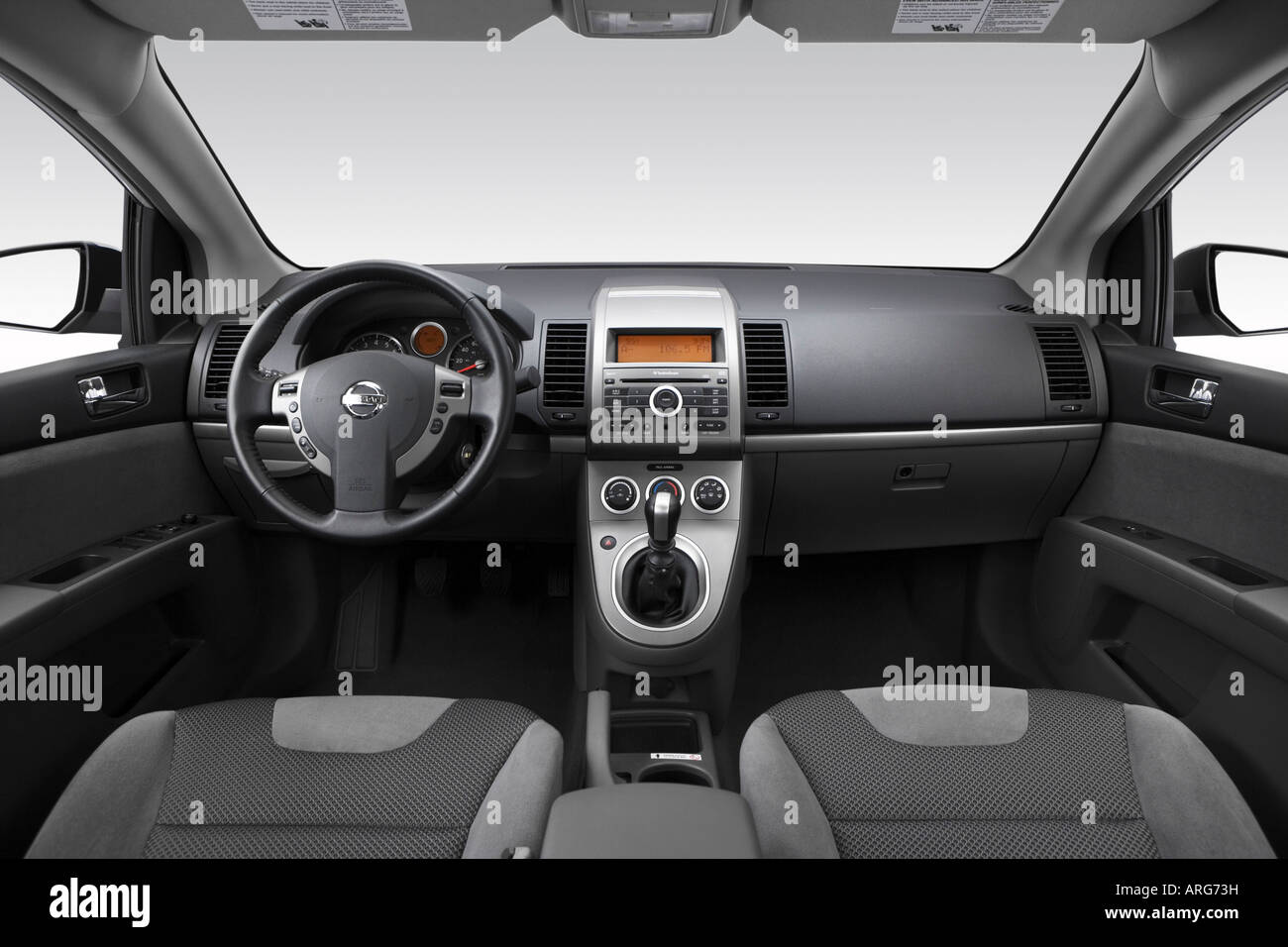 2007 Nissan Sentra 2.0 S in Silver - Dashboard, center console, gear ...