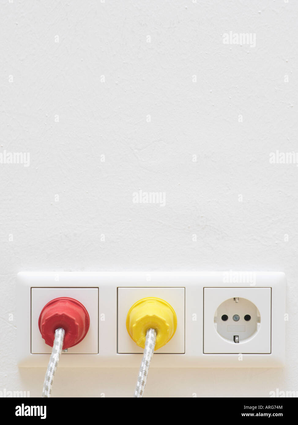 Two white electric sockets hi-res stock photography and images - Alamy