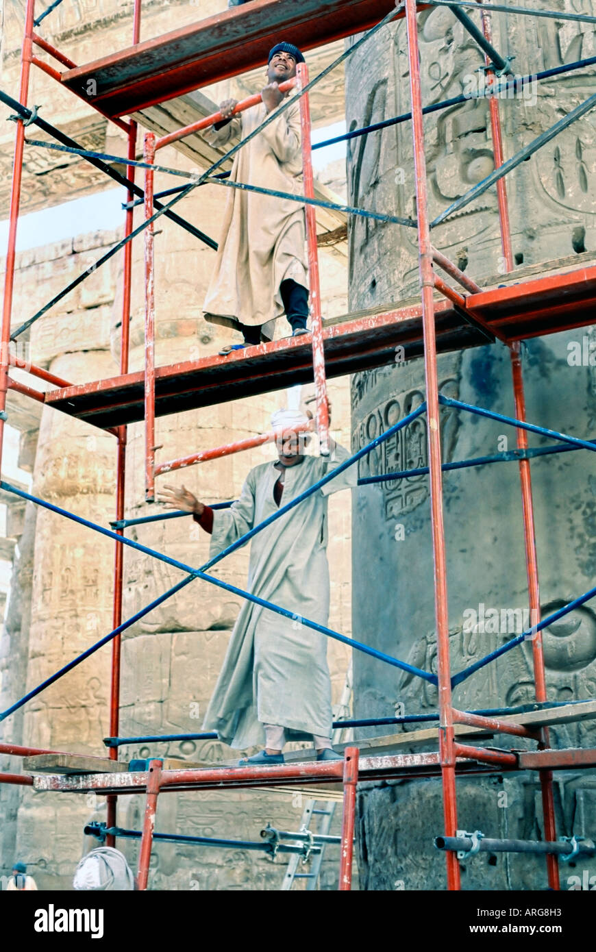 Karnak Egypt, Egyptian Construction Workers In Traditional Dress ...