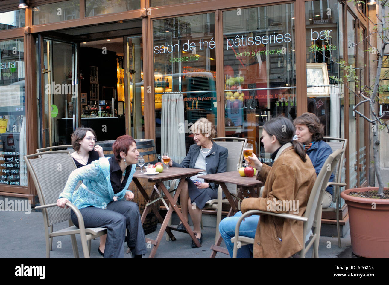 Paris France, French Bistro, Café, Restaurant "Pomze", Outside Tables ...