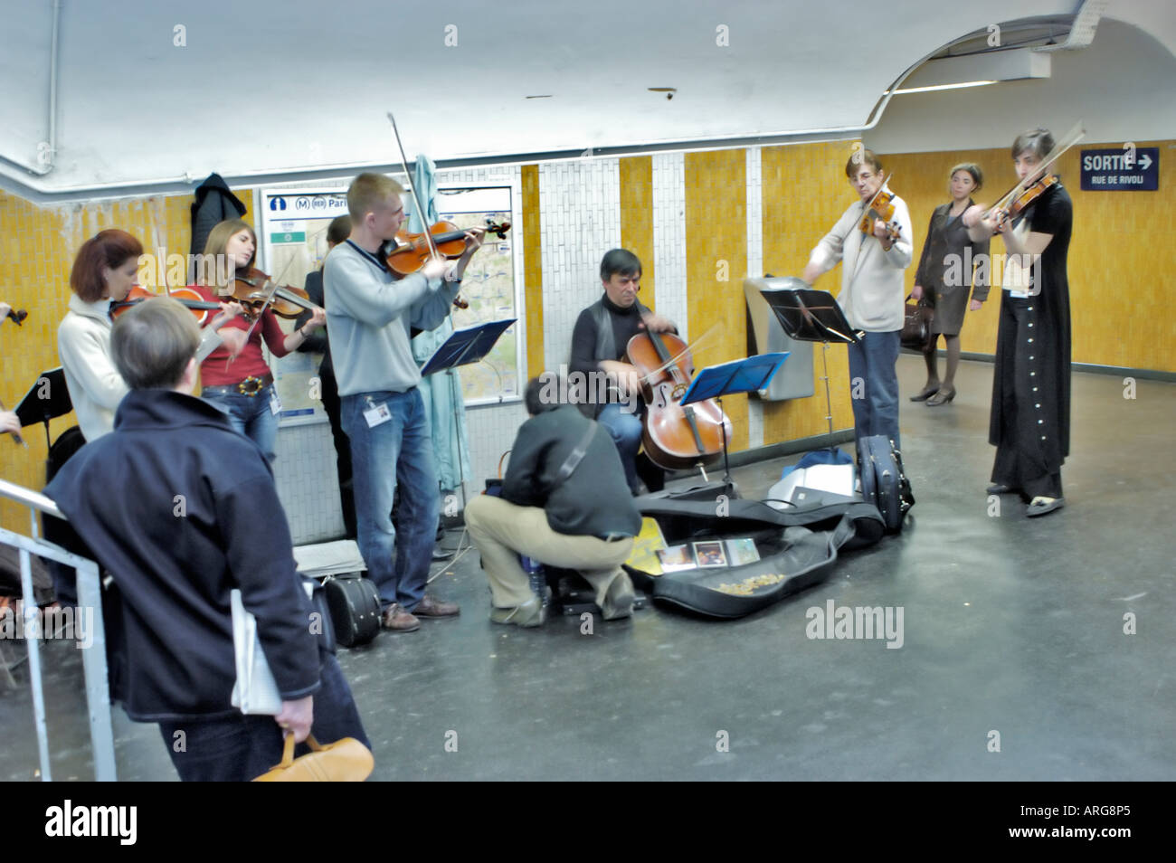 Classical music group hi-res stock photography and images - Alamy