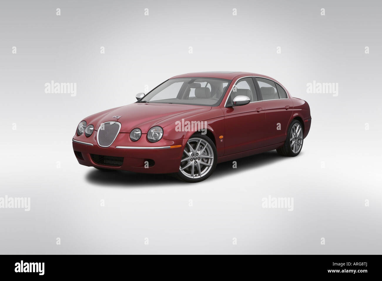 2007 Jaguar S-Type R in Red - Front angle view Stock Photo - Alamy