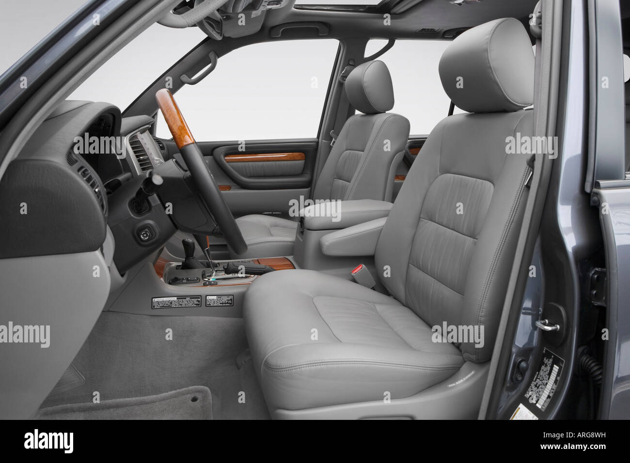 Lexus lx 470 hi-res stock photography and images - Alamy