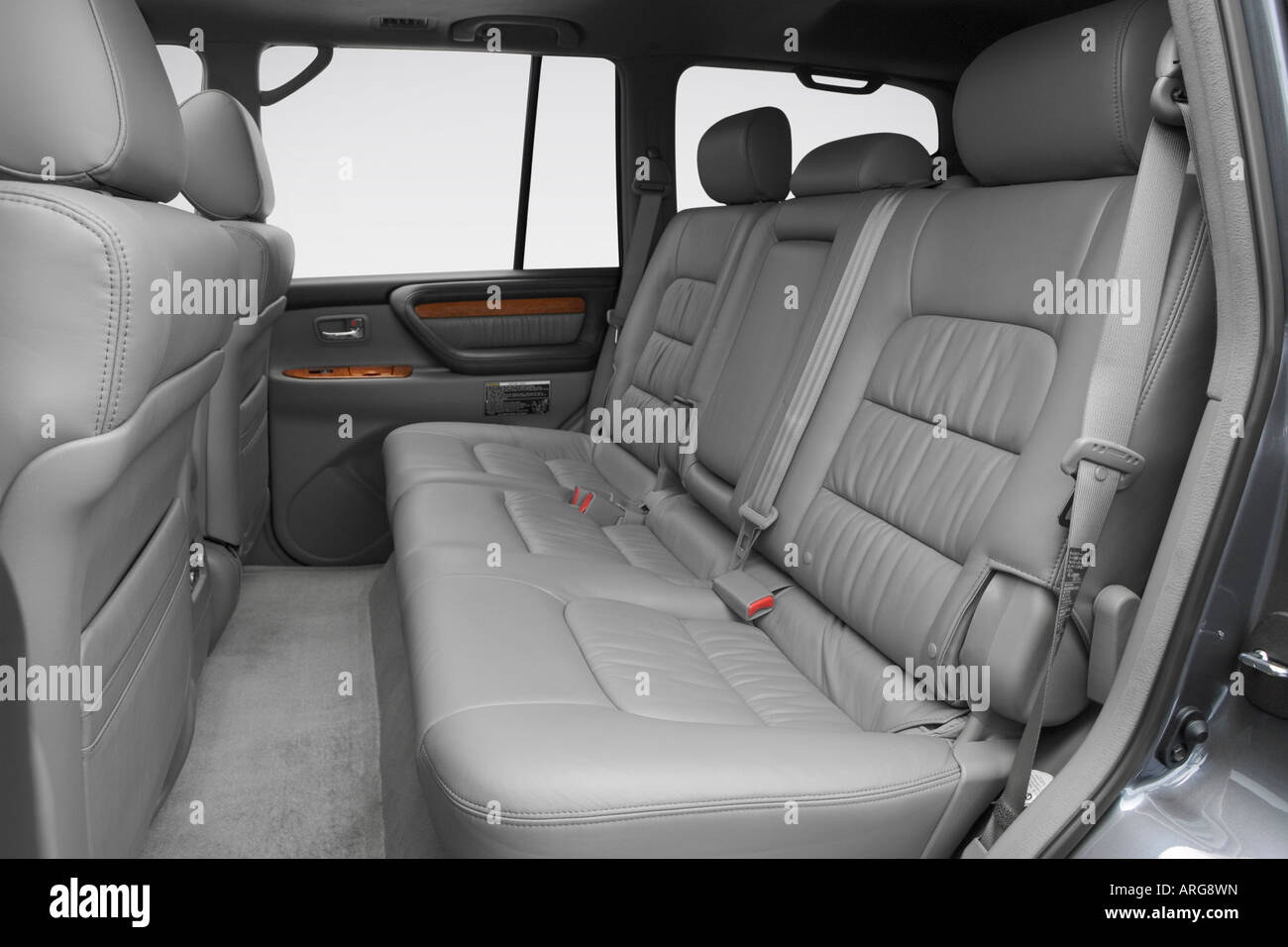 2007 Lexus LX 470 in Gray - Rear seats Stock Photo - Alamy