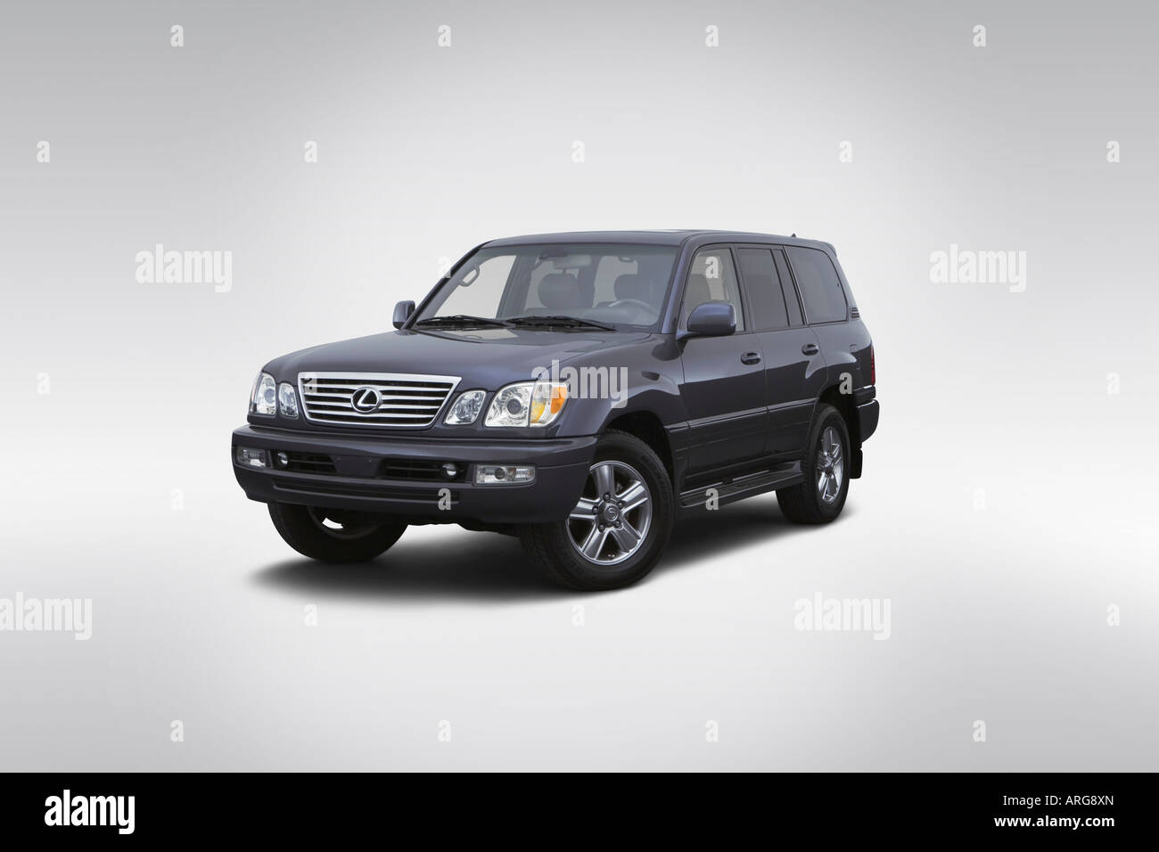 2007 Lexus LX 470 in Gray - Front angle view Stock Photo - Alamy
