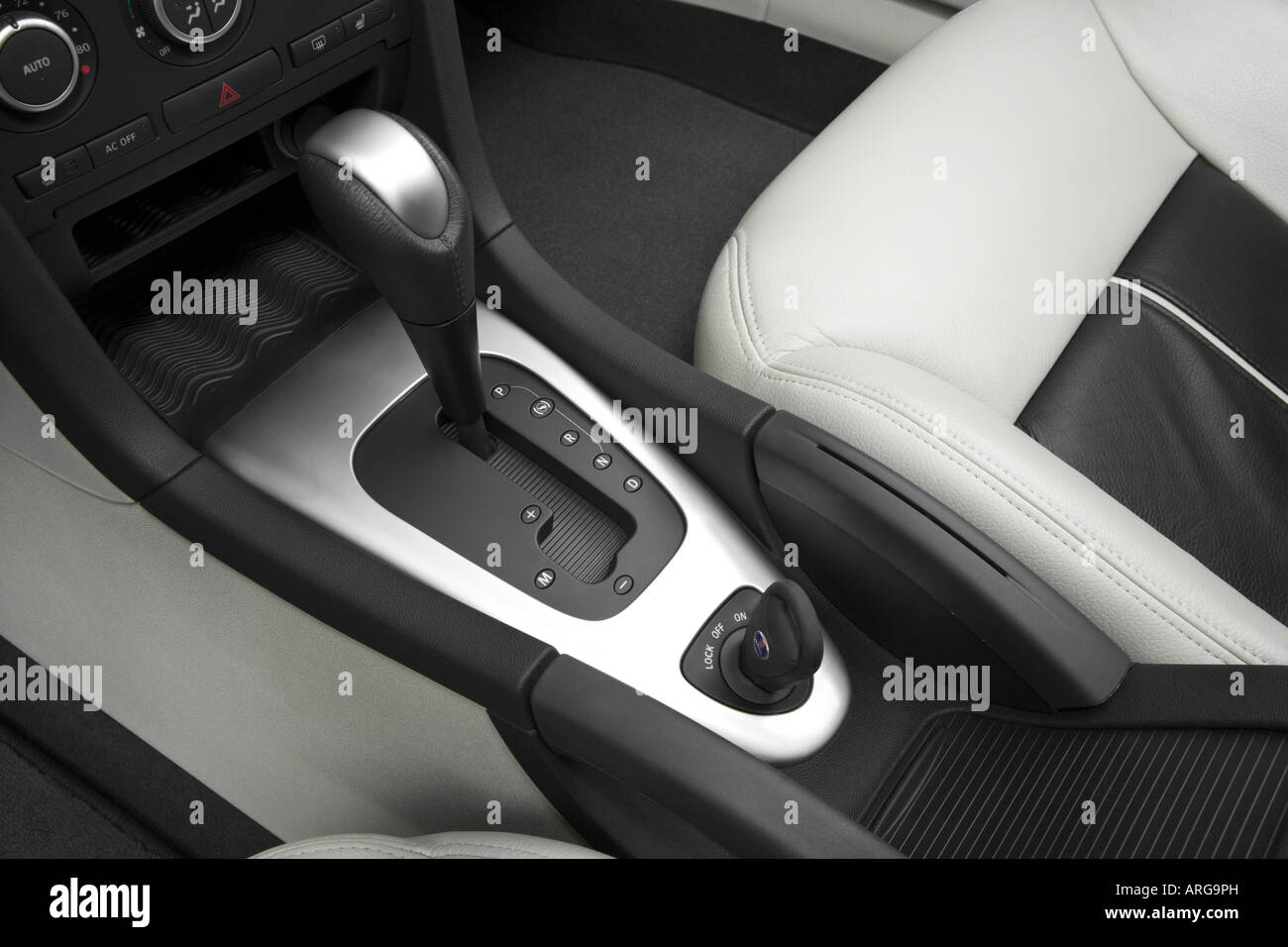 2007 Saab 9-3 Aero in Blue - Gear shifter/center console Stock Photo ...